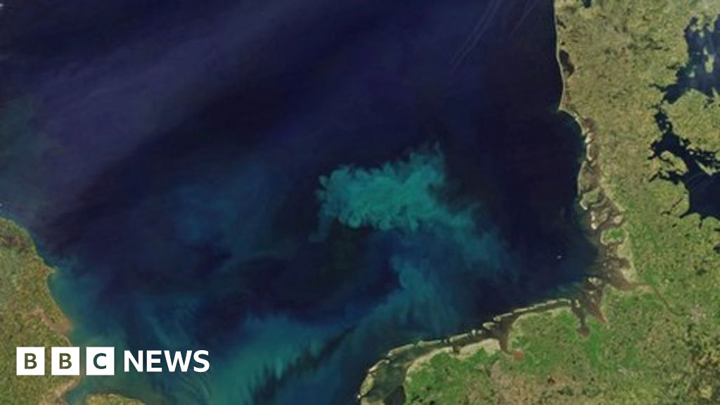 Climate change: Blue planet will get even bluer as Earth warms - BBC News