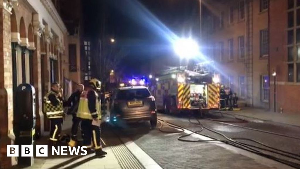 Fire breaks out at Northampton Museum - BBC News
