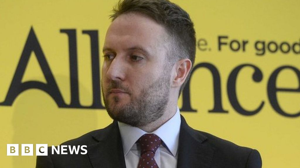 Alliance East Belfast MLA Chris Lyttle to stand down - BBC News