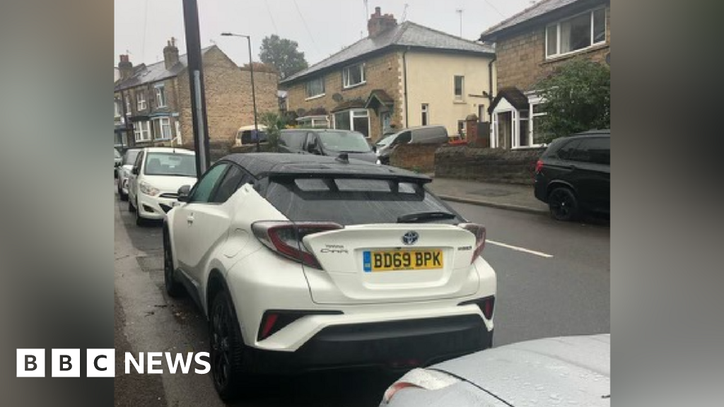 Sheffield woman's car stolen with parents' ashes inside - BBC News