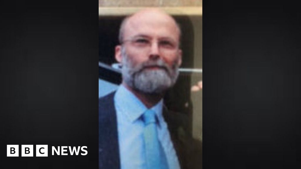 Renewed appeal to trace missing Perth pastor Peter Edwards - BBC News