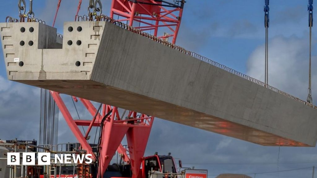 Watch: HS2 viaduct built 'like giant Lego blocks' - BBC News