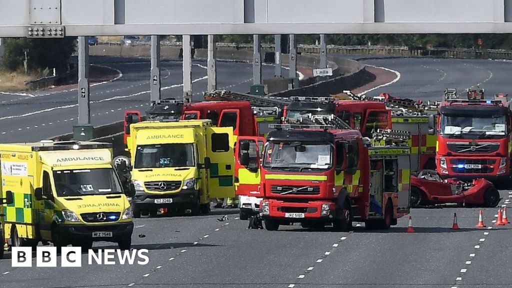 M2 Belfast: Man dies after five-vehicle crash - BBC News