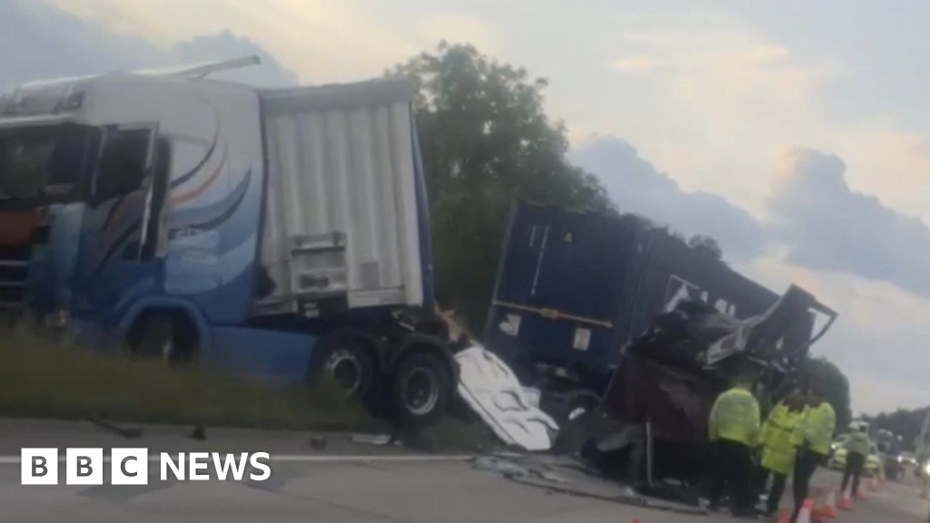 A180 crash: Two injured as lorry hits broken-down vehicle