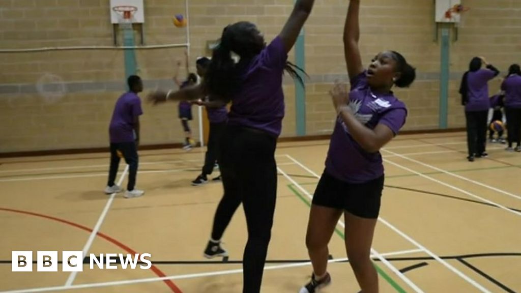 Coventry basketball club gets Commonwealth Games equipment - BBC News