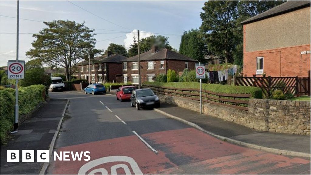 Hyde murder arrest after 'elderly' man's body found in Tameside house ...