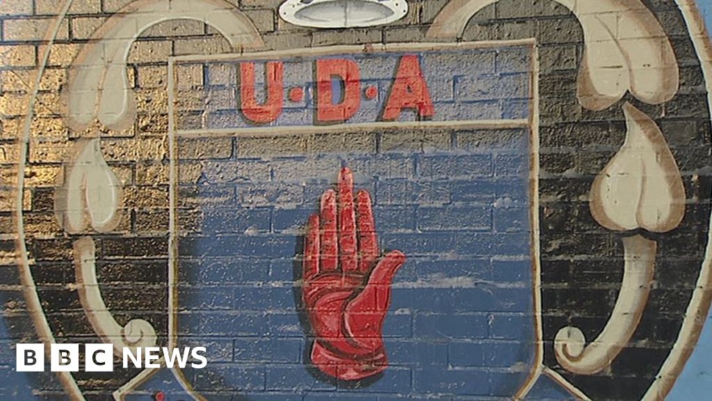 Police operation targets west Belfast UDA - BBC News