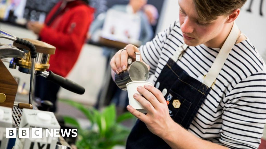 Scotland's workforce grows by 89,000 in a year - BBC News