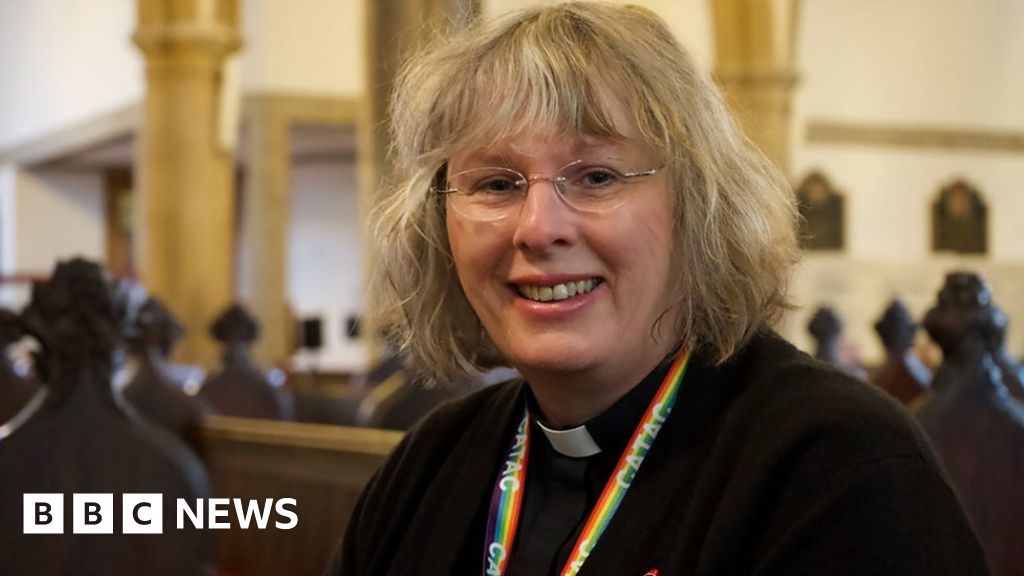 Transgender vicar: 'People relate to people first' - BBC News