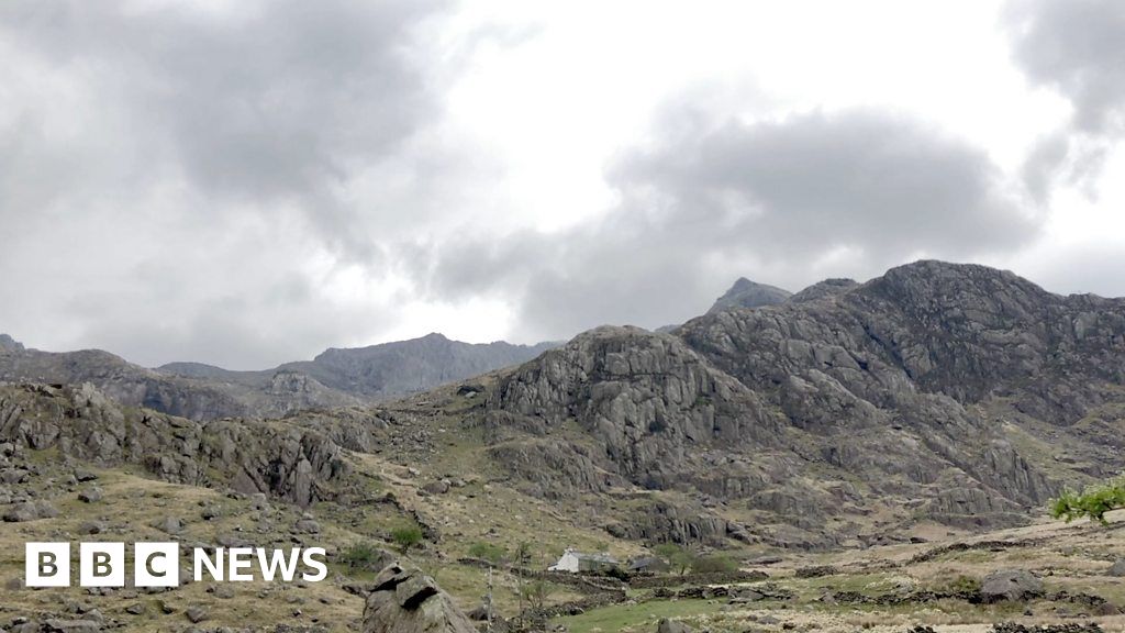 Snowdon could soon only be known by its Welsh name - BBC News