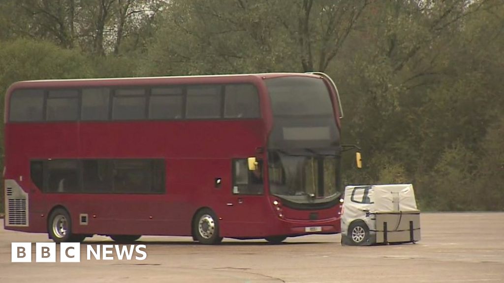 The London buses with emergency brakes - BBC News
