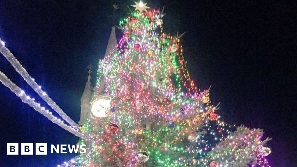 Second Christmas tree design prompts new ridicule - BBC News