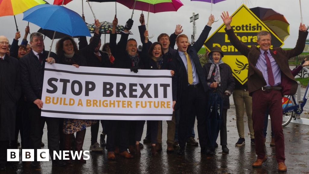 Scottish Lib Dems target 'moderate' Labour voters - BBC News