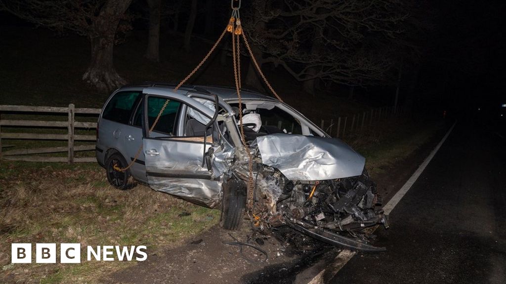 Teenager dies after A82 collision at Dochgarroch - BBC News