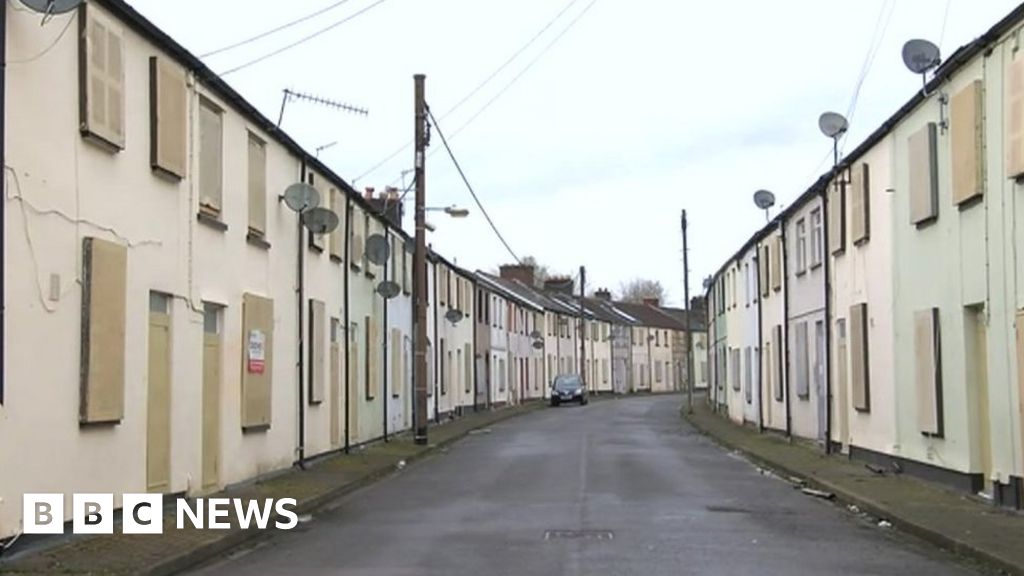 Fear and heartbreak on condemned Merthyr Vale flood streets - BBC News