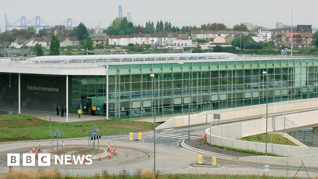Two charged over Dartford taxi driver racist attack - BBC News