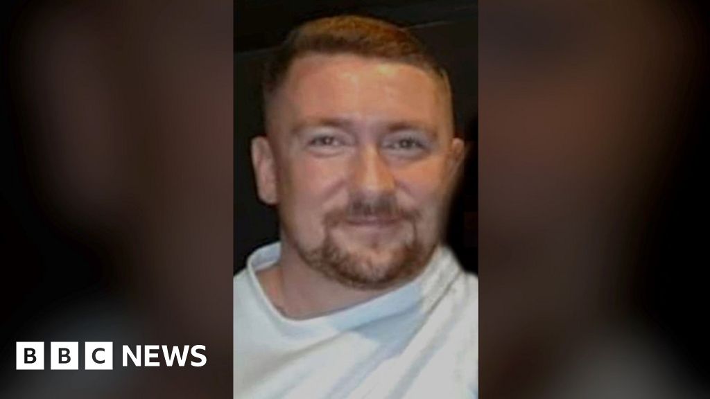 Mark Hall murder: Police carry out searches in west Belfast and Crumlin ...