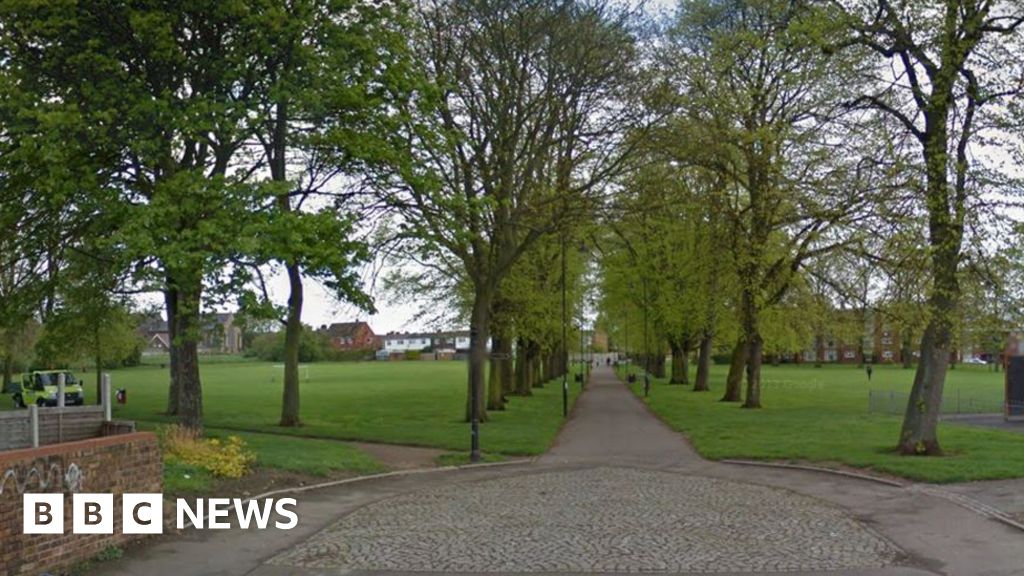 Nuneaton park murder: Seventh arrest after man stabbed - BBC News
