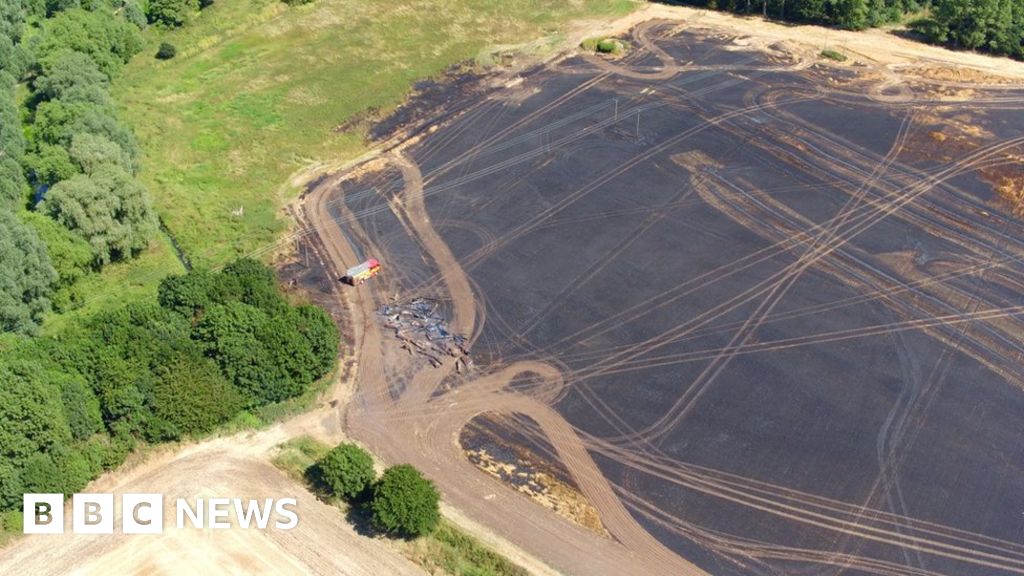 Crop fires in Hengrave and Mildenhall - BBC News