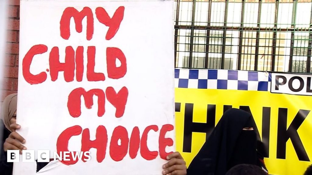 Further protests at LGBT teaching in Birmingham school - BBC News