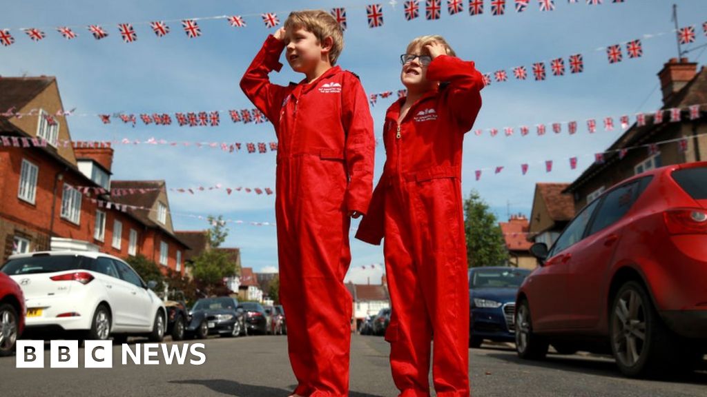 VE Day celebrations: The UK marks 75th anniversary - BBC News