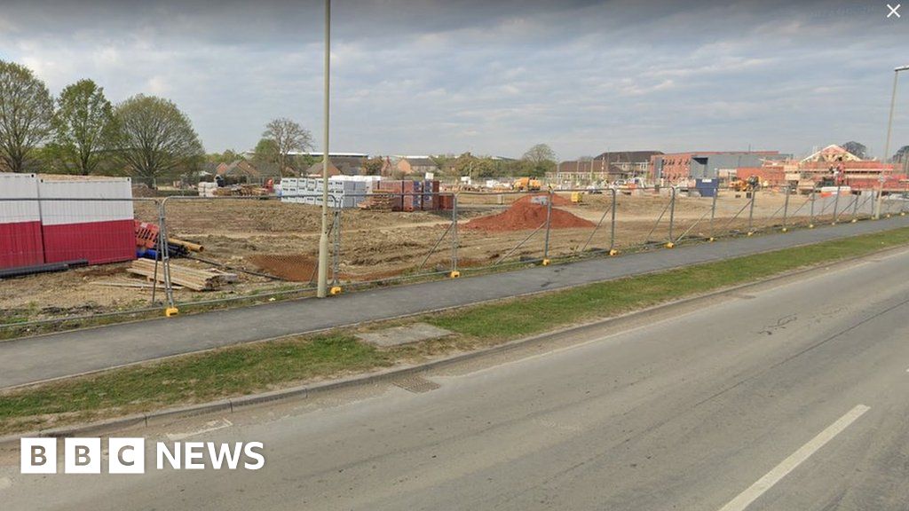 Homes on former Gloucester RAF site set to be approved - BBC News