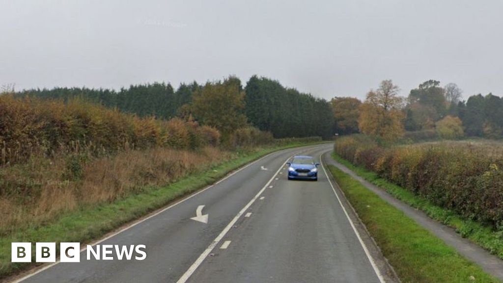 Motorist dies after car hits tree in Kidderminster - BBC News