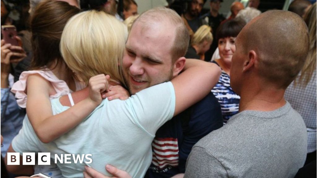 Joshua Holt: American held in Venezuela returns home to Utah - BBC News