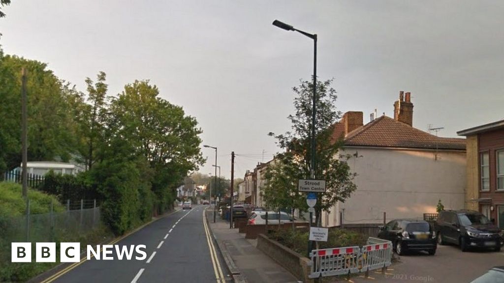 Strood: Man charged with manslaughter after fatal assault - BBC News
