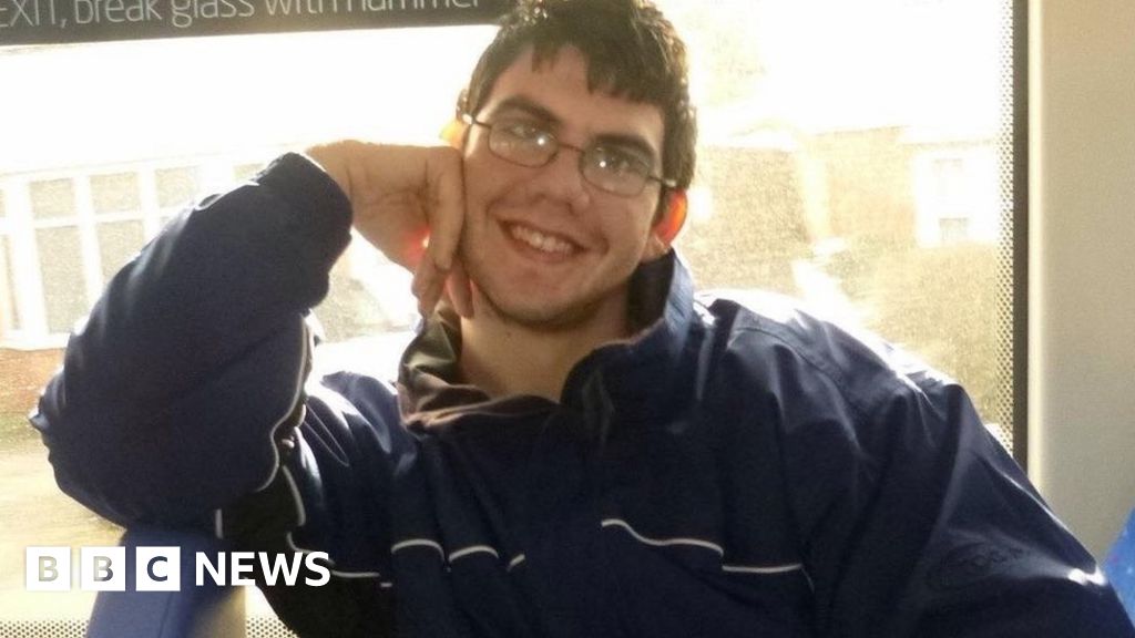 Phillip Nicholson: 'Chances missed' to protect murdered man - BBC News