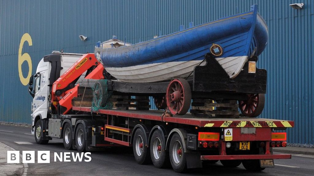 Restoration of 133-year-old South Shields lifeboat begins - BBC News