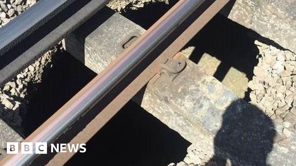 Forest Hill 13-ft-deep hole opens under railway line - BBC News
