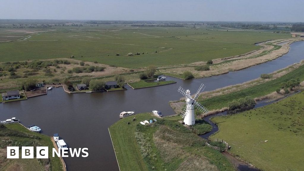Tidal surge could cause flooding in Broads and on Suffolk and Norfolk ...