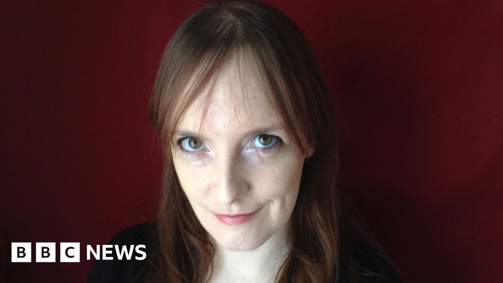 McInerney's murder tale wins Baileys book prize - BBC News