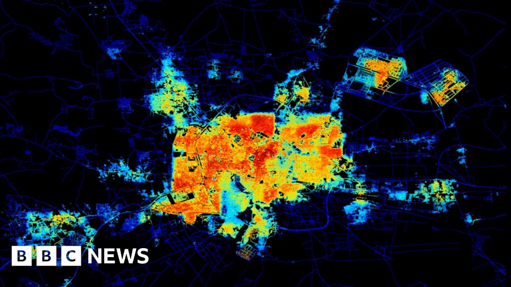 Before and after the damage of a war - BBC News