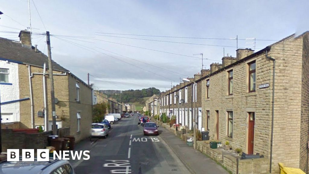 Foulridge stabbing: Man, 52, critically ill after attack - BBC News