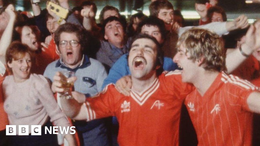 The Aberdeen fans who sailed to see European football glory - BBC News