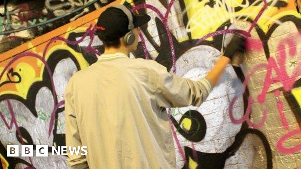 Legal graffiti wall project launched Aberdeen - BBC News