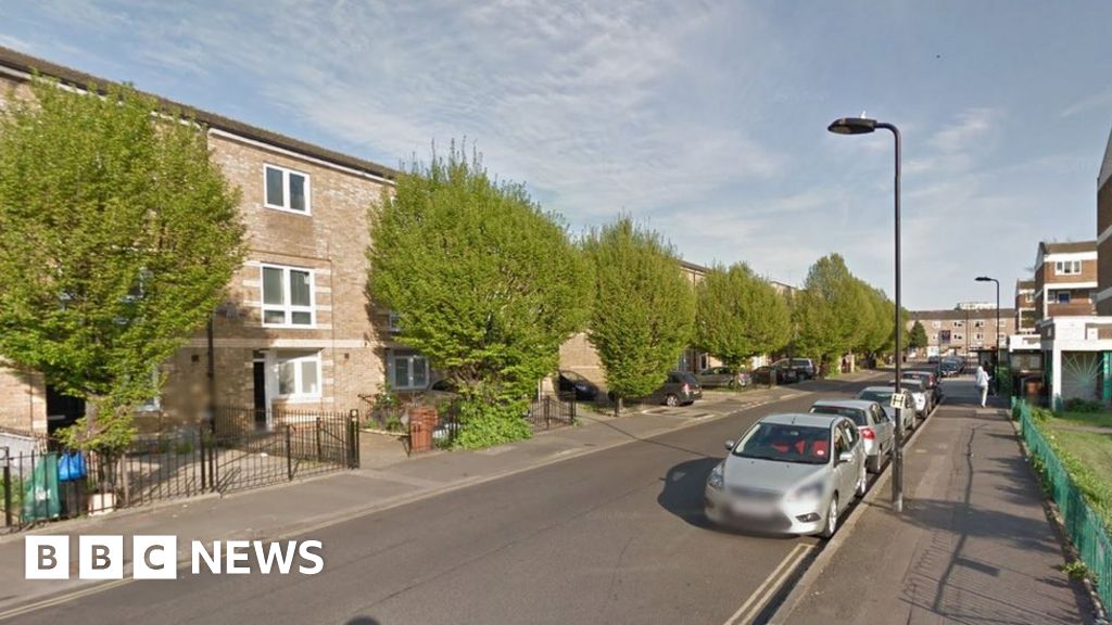 Man in critical condition after Hackney police shooting - BBC News