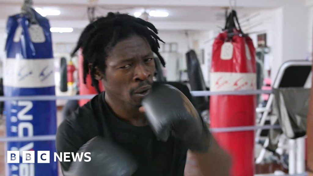 Fighting for acceptance - the refugee boxer in South Korea - BBC News