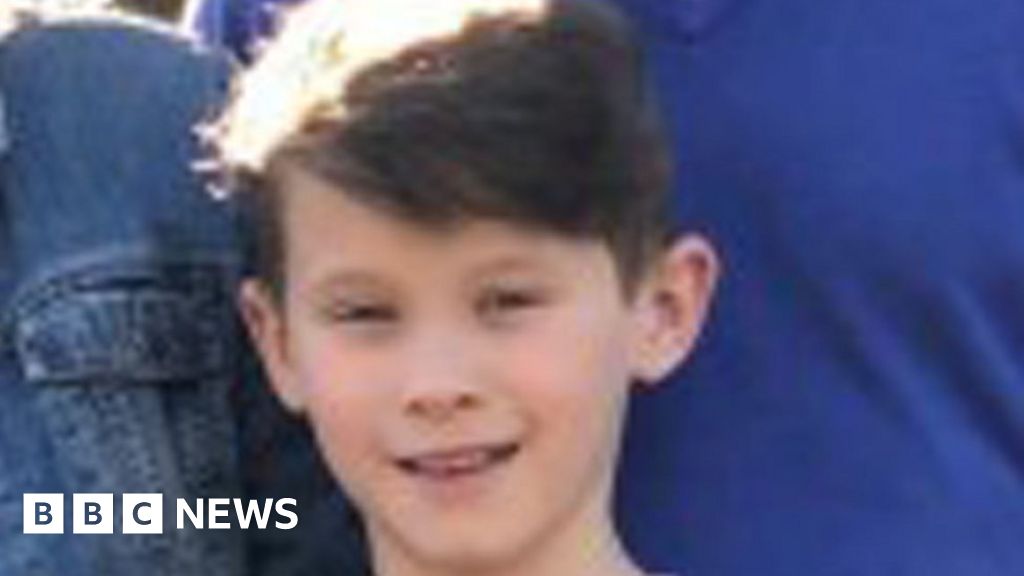 Boy, 11, struck by car in Orpington dies in hospital - BBC News