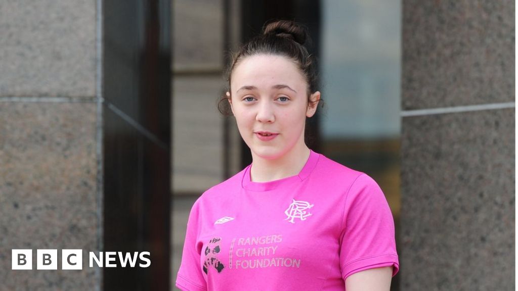 Champion boxer Victoria Glover attacked men with bat - BBC News