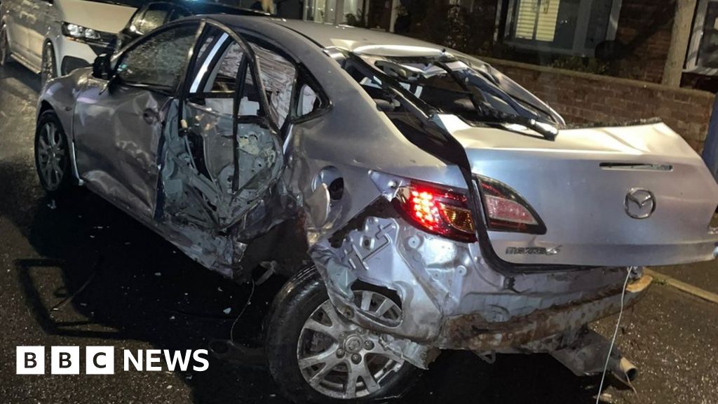Bude: Car ping-pongs into nine vehicles say witnesses - BBC News
