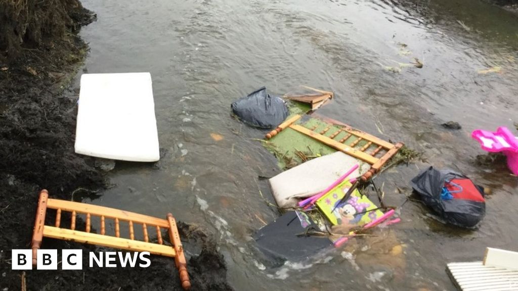 Environment Agency plea as child's bedroom dumped in river - BBC News
