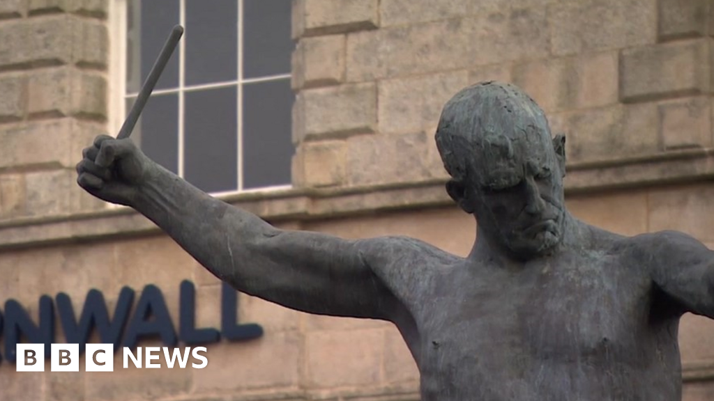 Drummer sculpture returns to Truro's Hall for Cornwall - BBC News