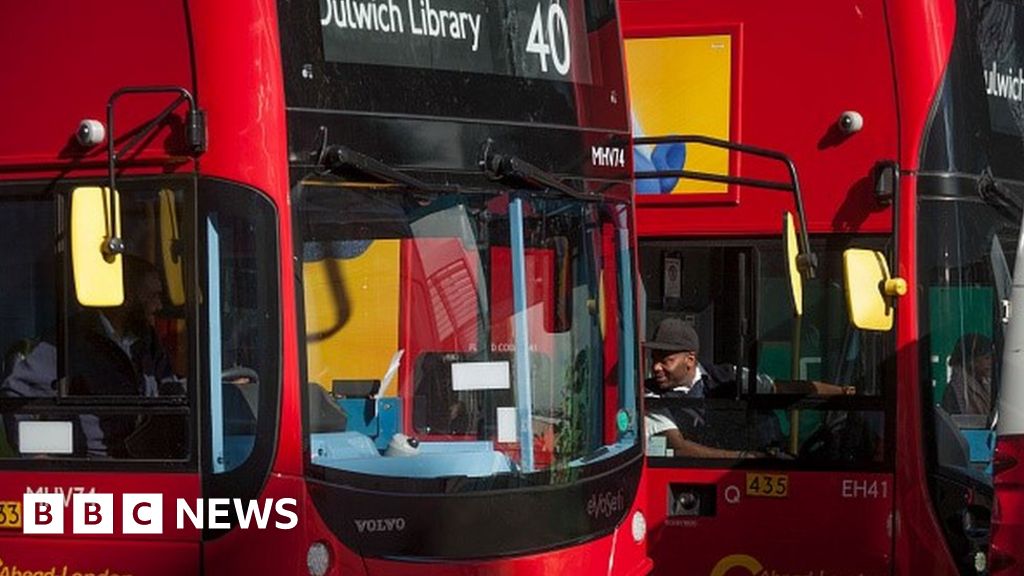 'Landmark' deal for 25,000 London bus drivers - BBC News