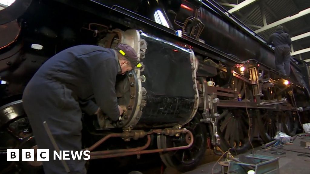 Flying Scotsman to return following £4.2m refurbishment - BBC News