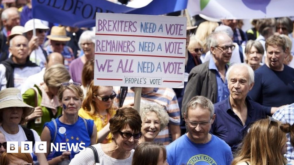 Brexit: Marchers demand final Brexit deal vote