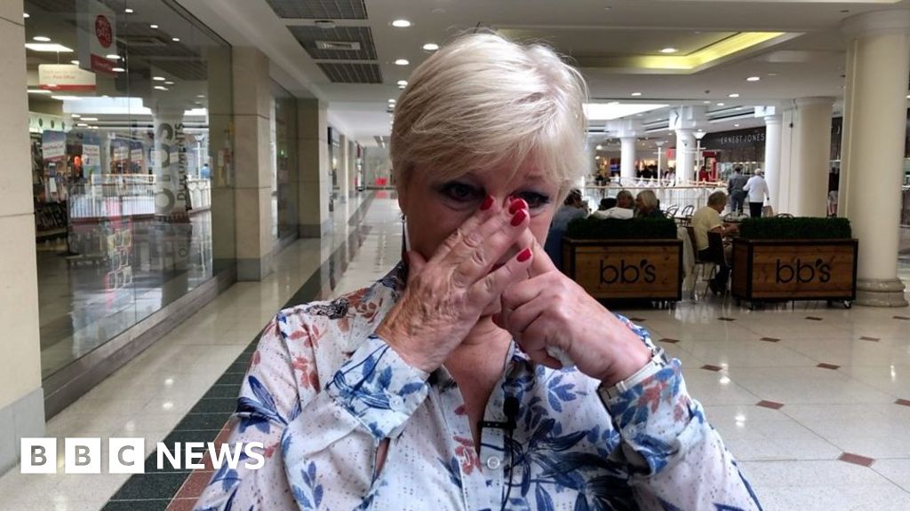 Thomas Cook collapse: Tears for daughter - BBC News