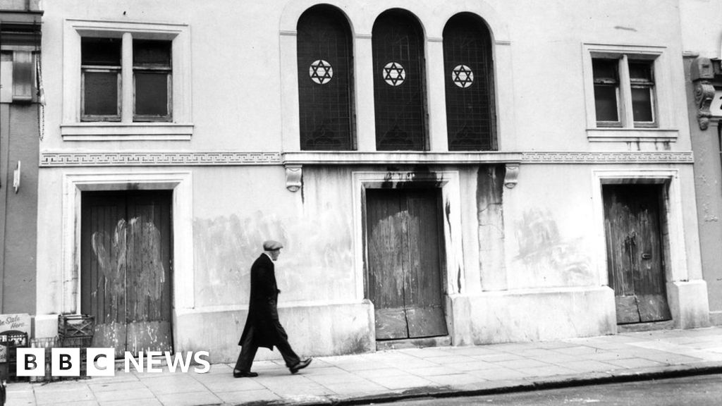 Why people are talking about anti-Semitism and anti-Zionism and what they mean - BBC News